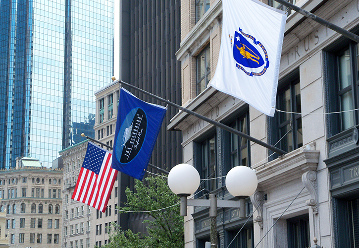 Banner Hardware | Accent Banner